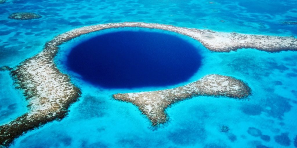 Scenic Flight over Blue Hole from Caye Caulker - UpClose Belize Tours